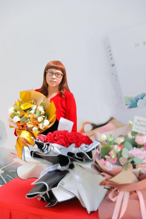 Hu Ping's new book "Return" released - iNEWS