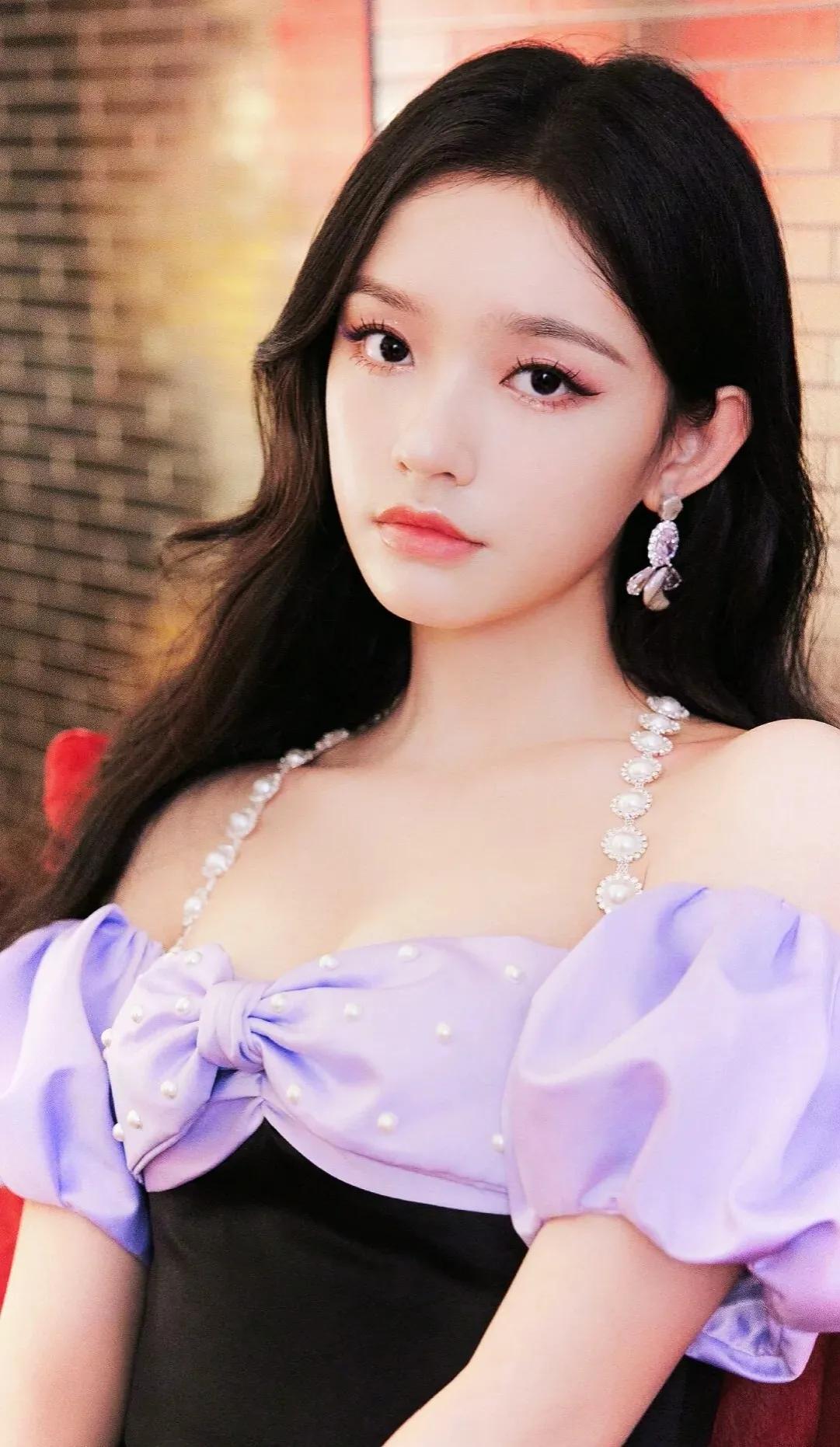 Star girl Lin Yun, her looks can be sweet or salty, she has a lovely ...