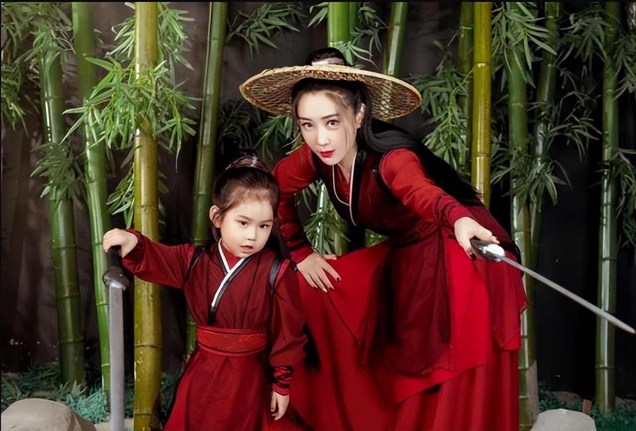 Yan Yikuan's wife and daughter's photo studio takes ancient photos, Du ...