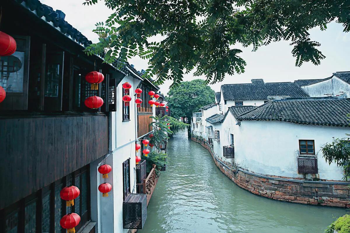 Why is Suzhou, with such a strong economy, obviously inferior to ...