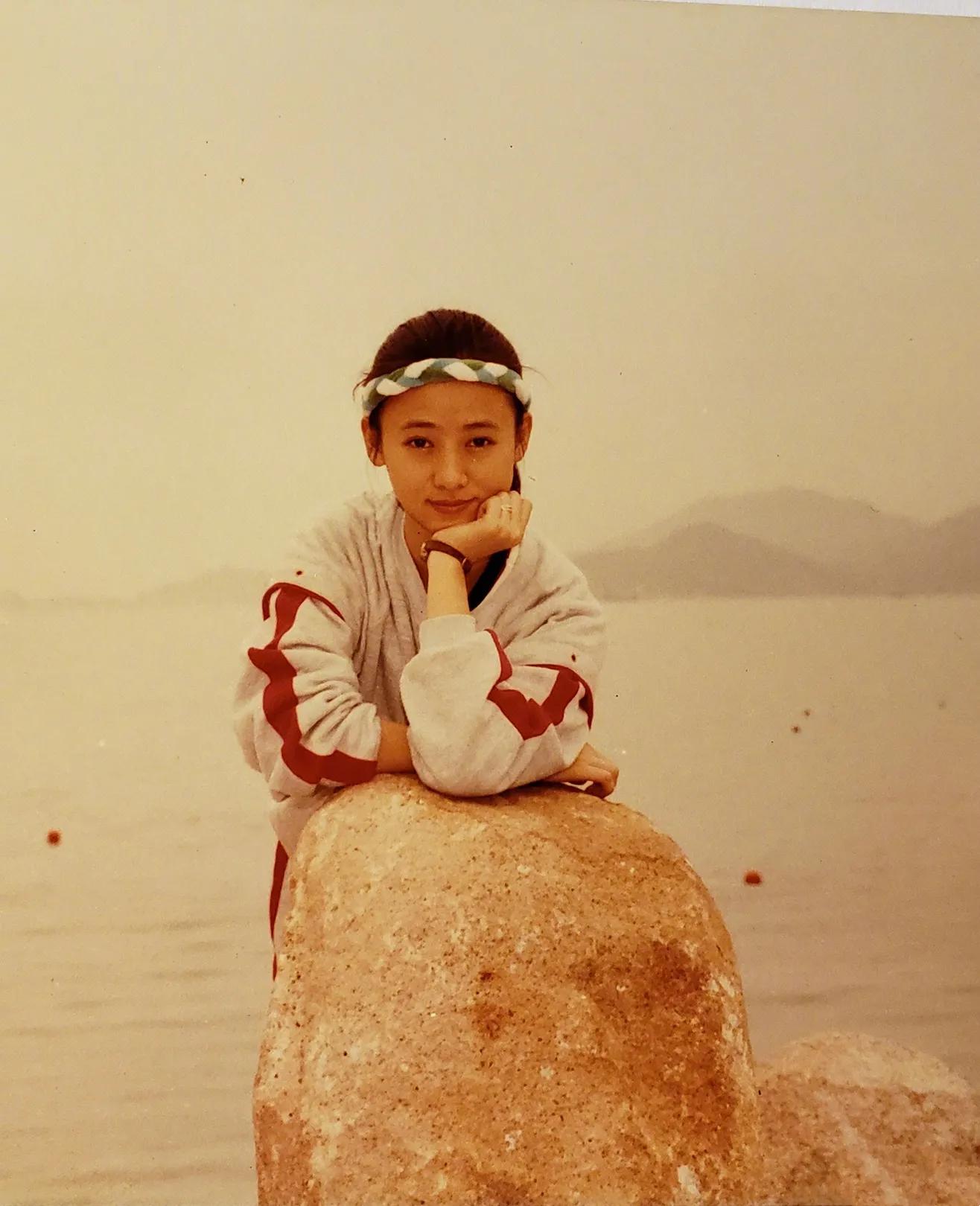 Weng Hong: She debuted as a beauty pageant champion. She fell into love ...