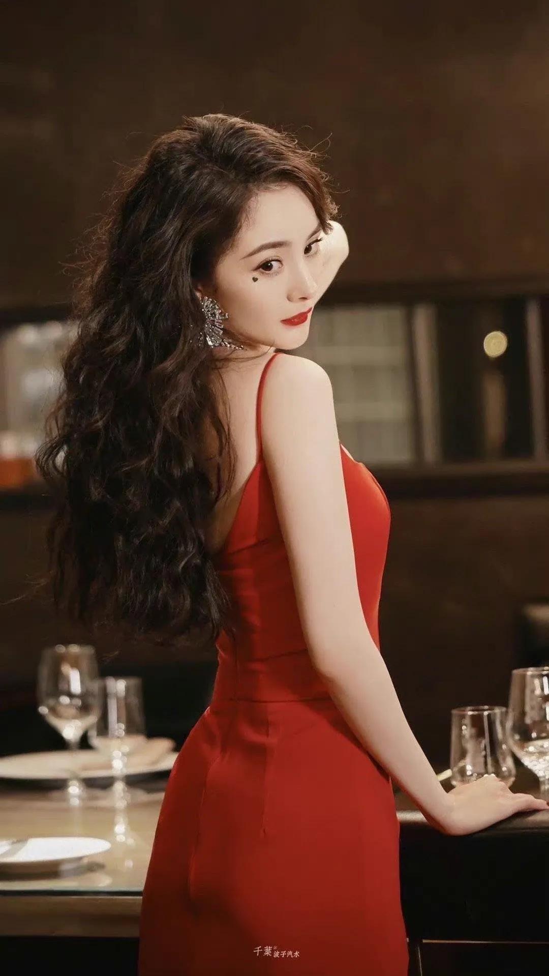 Beautiful, self-aware, confident female star - iNEWS