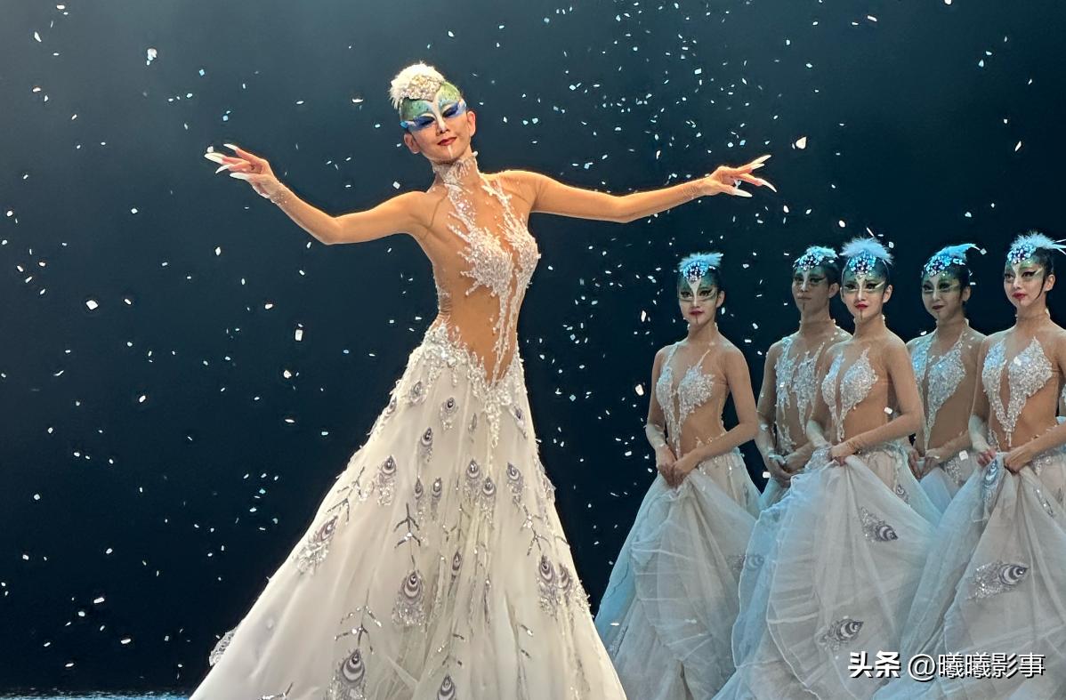 Yang Liping was exposed to large-scale dance, and the male dancer was ...