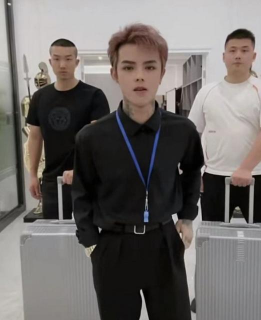 The old photos of Yin Shihang before plastic surgery were exposed, and ...