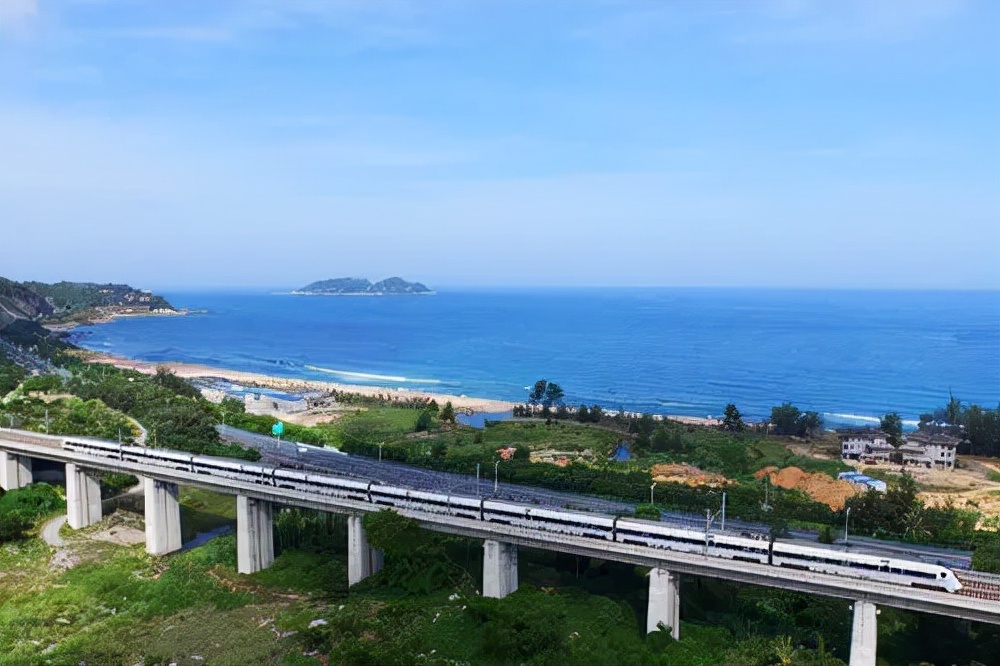 The only high-speed rail around the island in the world: Hainan's whole ...