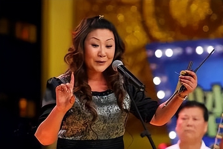 Guo Degang's wife, Wang Hui, is so fat that people worry about it. She ...