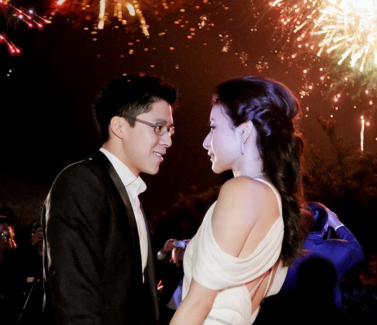 Huo Qigang took a family photo to celebrate Guo Jingjing's Mother's Day ...