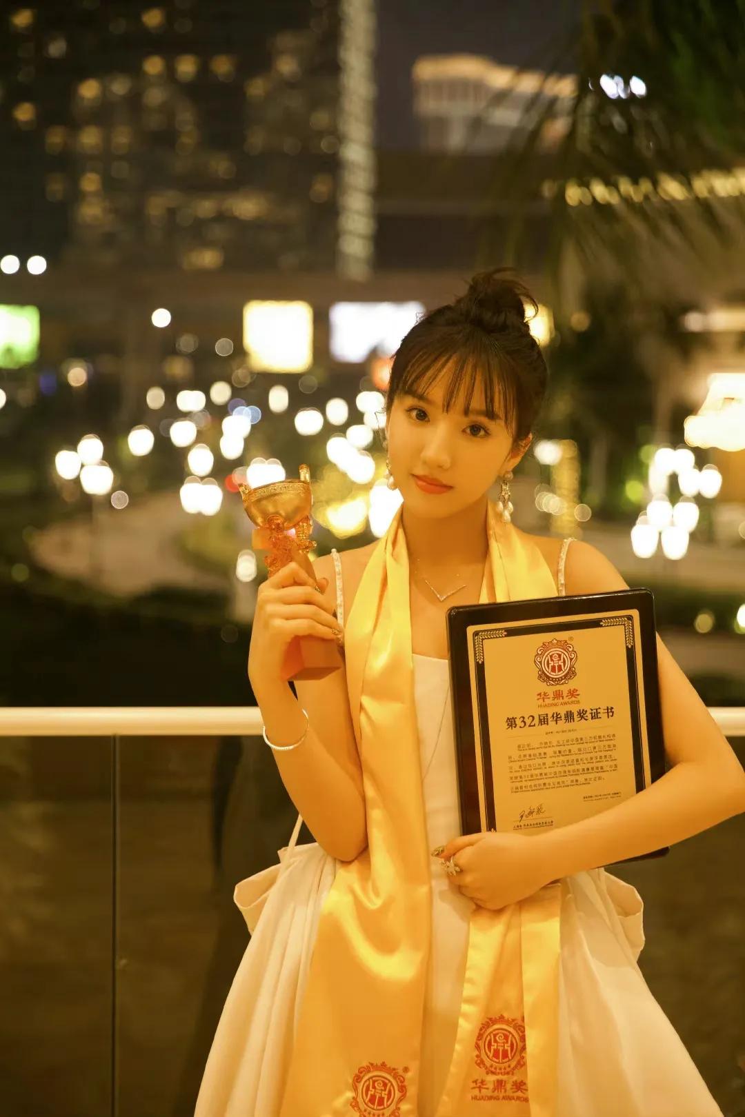 Su Xiaotong won the Huading Award for Best Actress in Ancient Costume ...