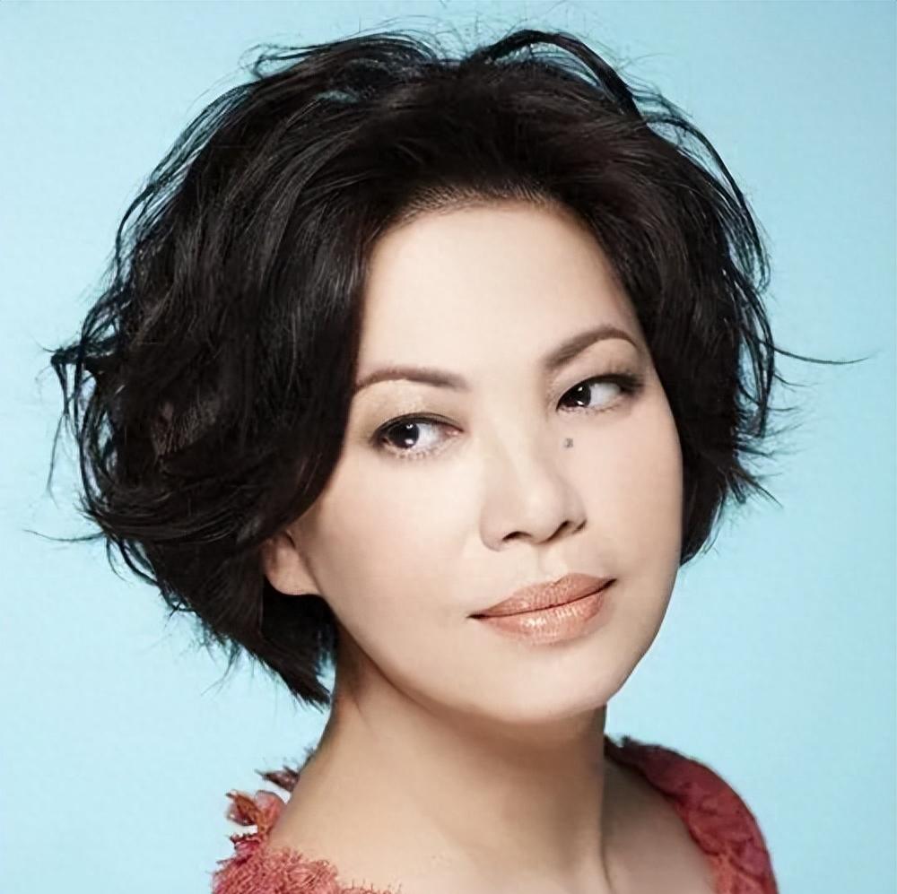 Among the top ten female singers in the Chinese music world, the first ...
