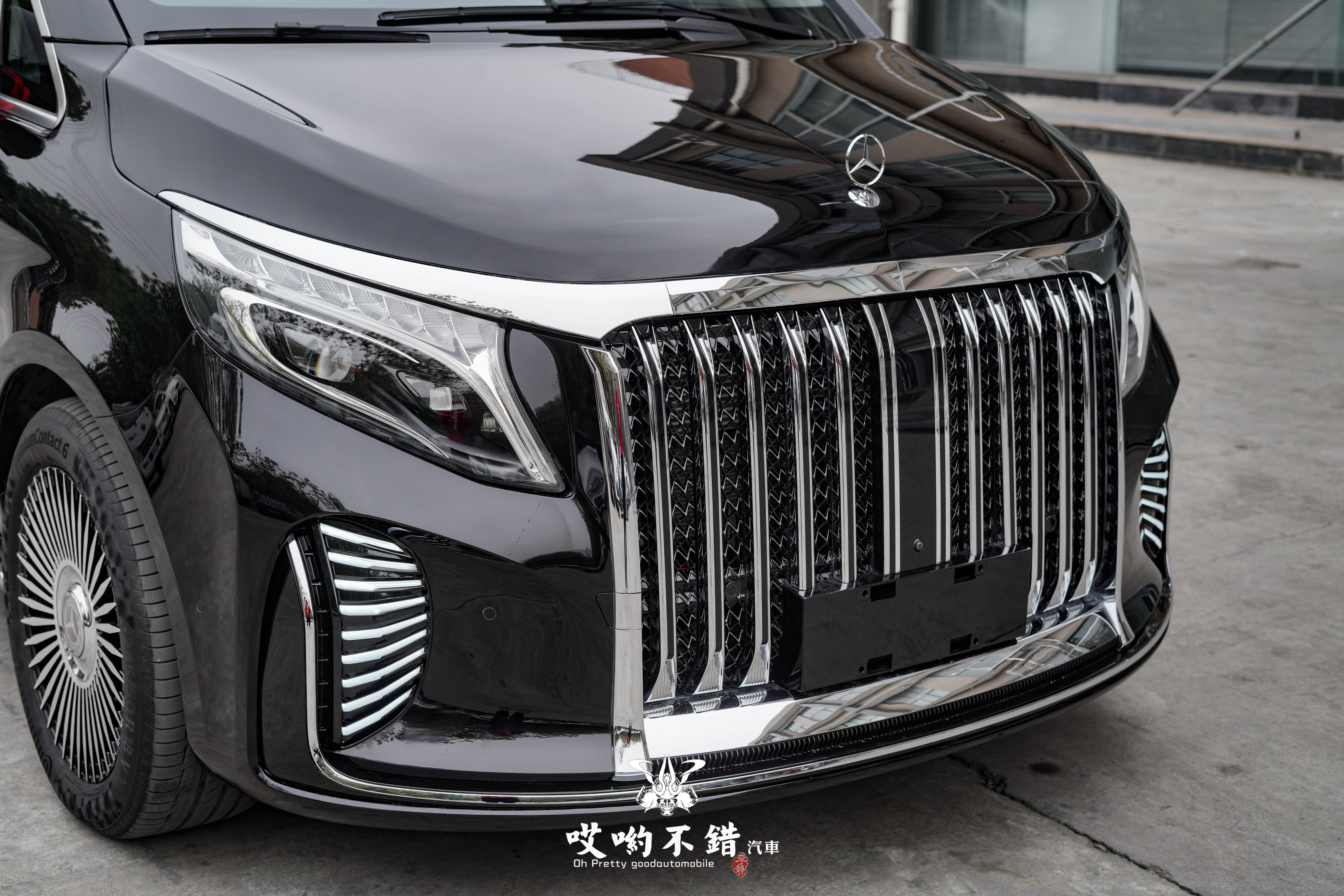 Mercedes-Benz V260 has been upgraded with millions of effects, with a ...