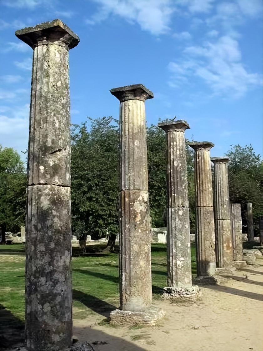 What are the artistic expressions of the ancient stone pillars in ...