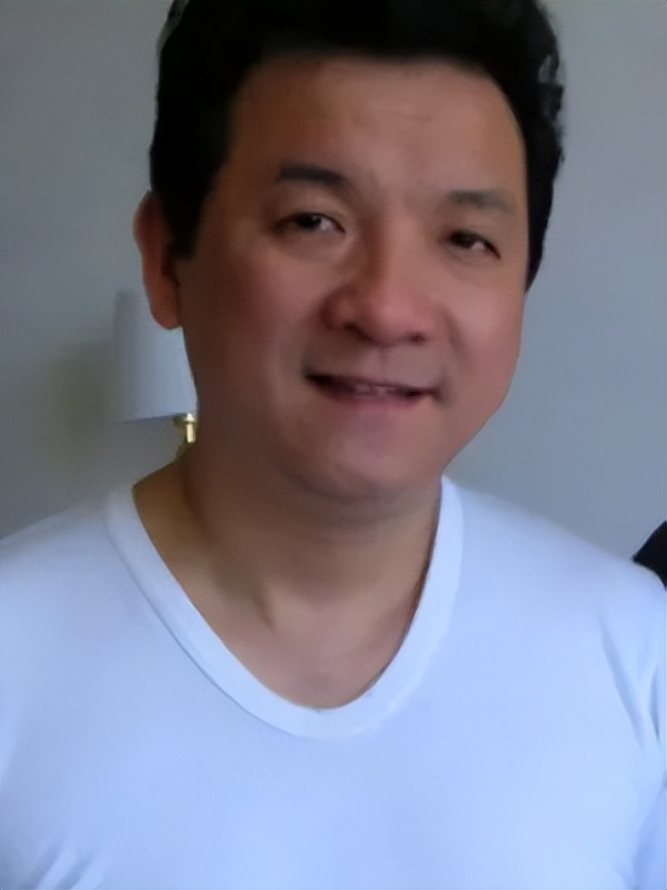 The 63-year-old drama bone suspect moved to Sydney. He was met by chance while wearing a gold ...