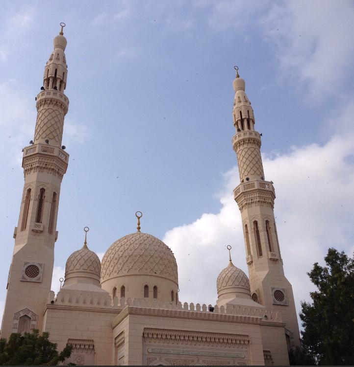 What is the architectural layout of medieval Islamic mosque ...