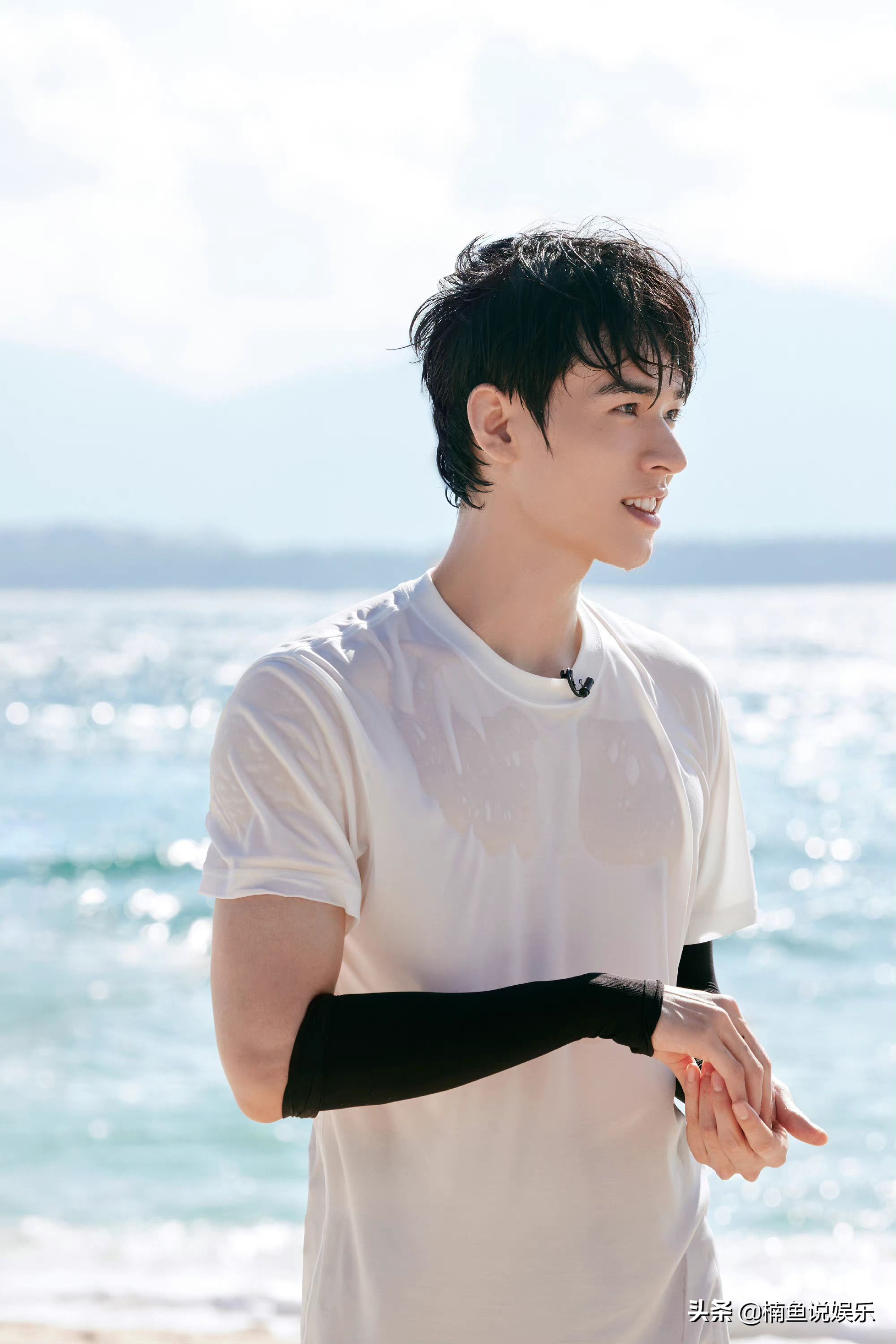 Gong Jun turned into a muscular man, basking in eight-pack abs in the ...