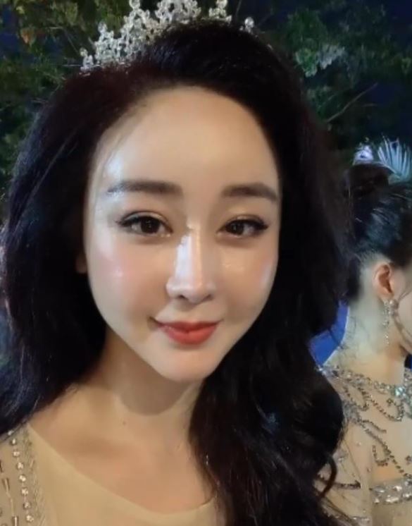 Also a Korean actress, also married to a Chinese man, Xian Suyuan ...