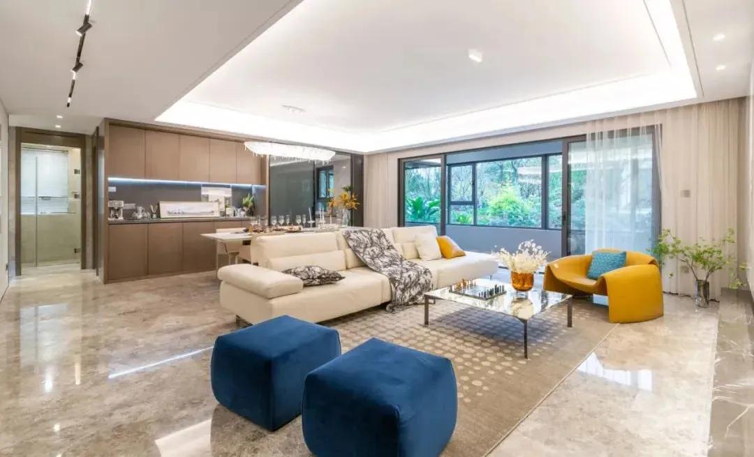 190 square meters, four bedrooms, two living rooms and three bathrooms ...