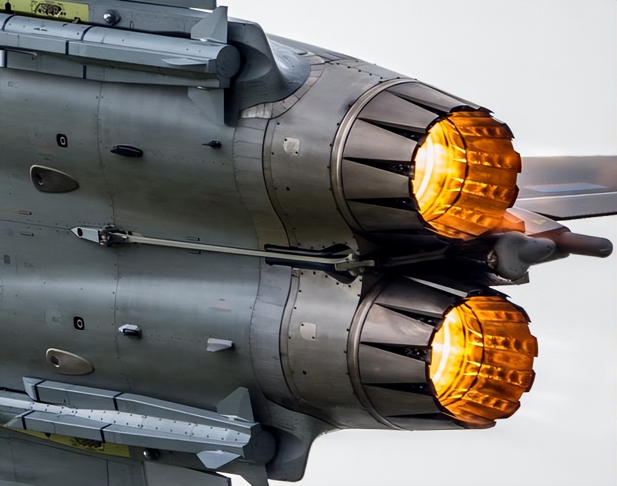 China's "dual-engine vertical take-off and landing fighter" is public ...