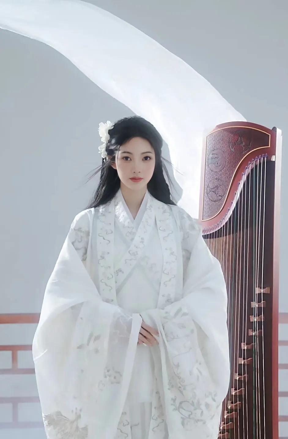 The woman in the poem, floating soul - iNEWS