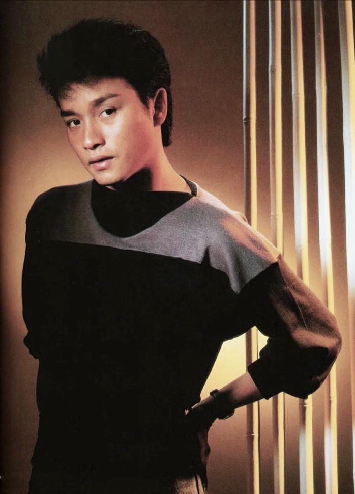 When the wind blows again, the magnificent Leslie Cheung seems to ...