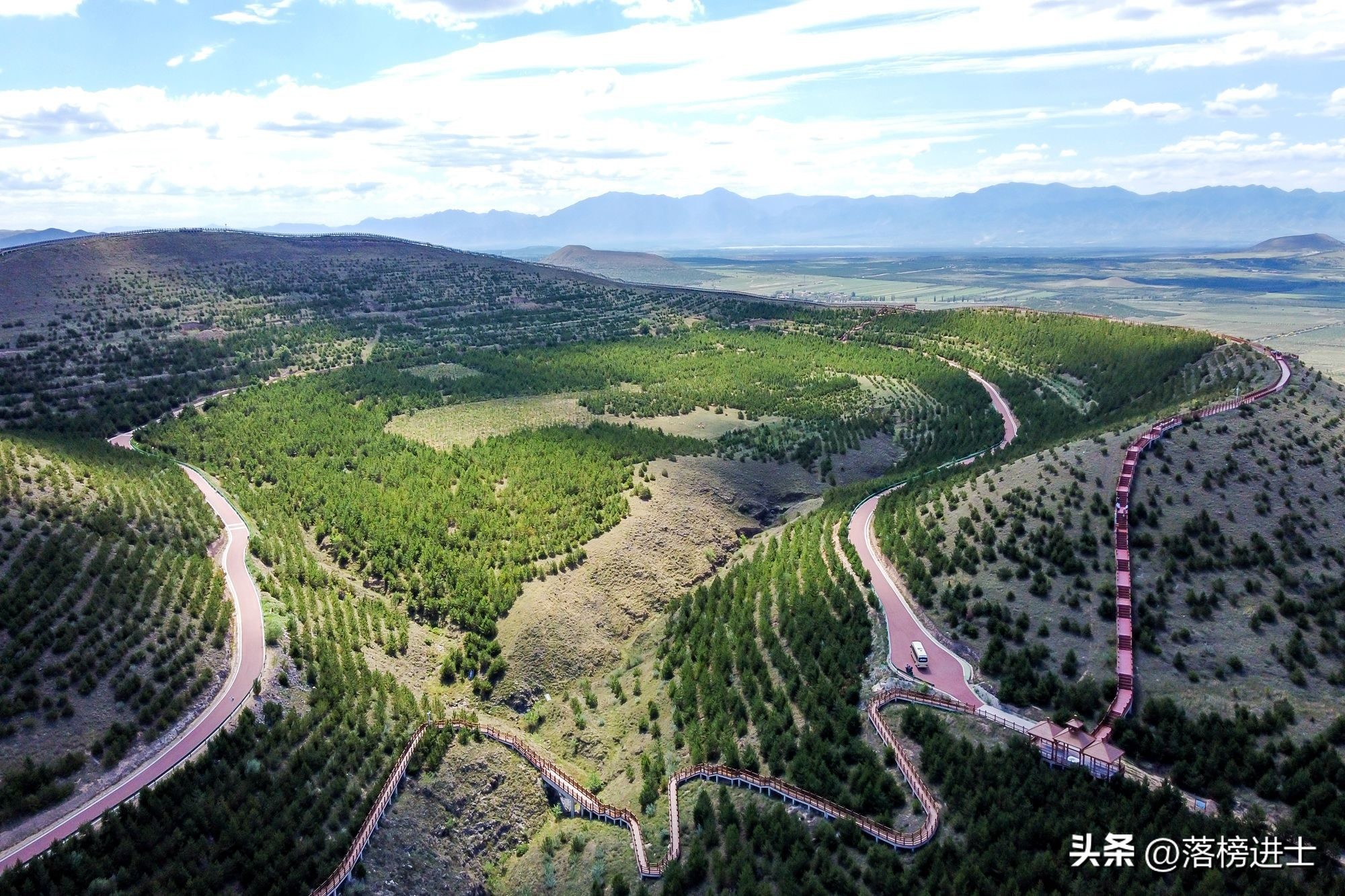 There are 32 volcanoes active in the Paleolithic Age in the Datong ...