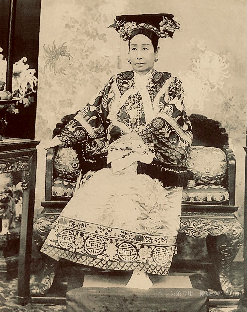 In 1983, a group of archaeologists entered Cixi's tomb. What did the ...