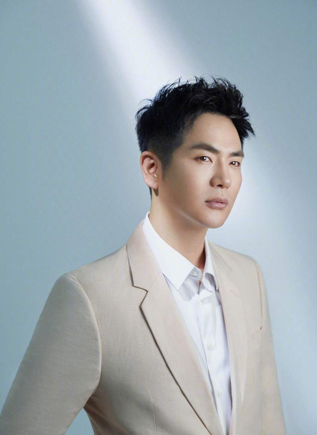 Zhang Jianing is the "first sister" of Wang Kai's studio, and Wang Kai is Zhang Xiaolong's ...