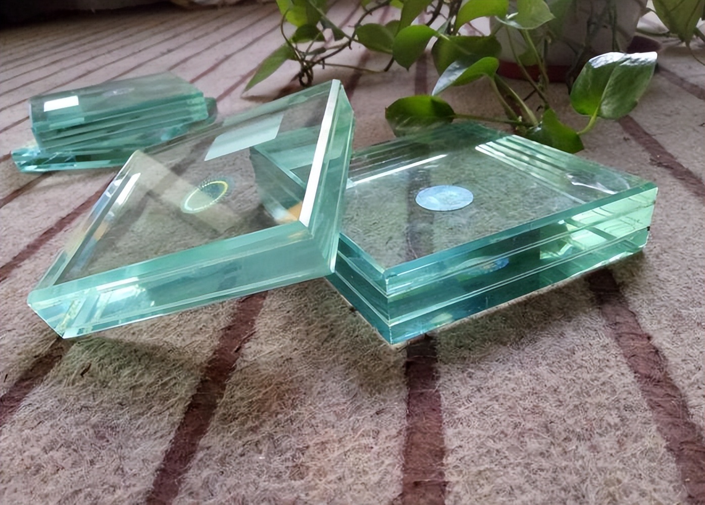 How exactly is bulletproof glass made? How it is bulletproof, you will ...