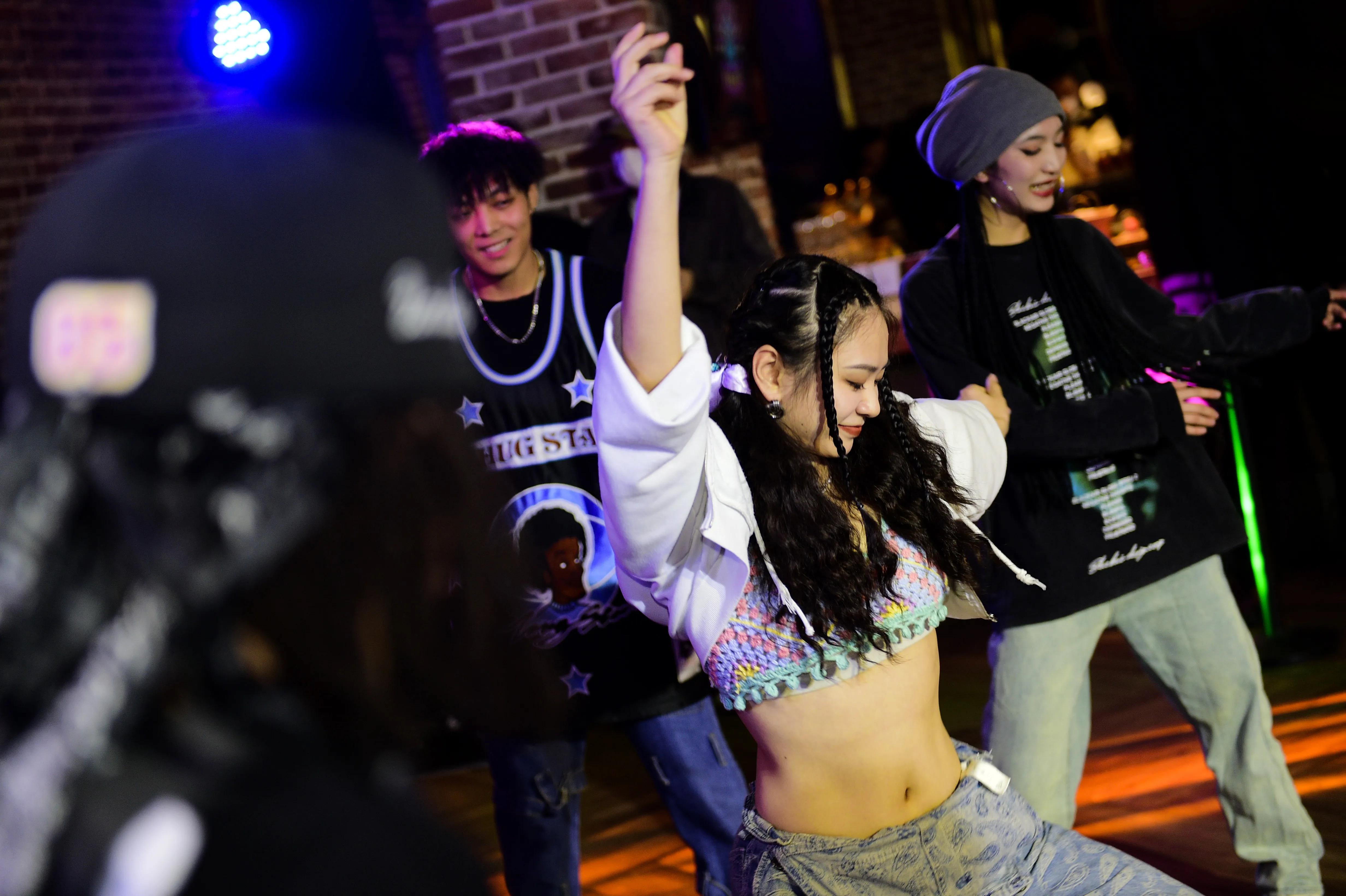 Tongpai brings "new urban neighbors" together to "fun" Chengdu - iNEWS