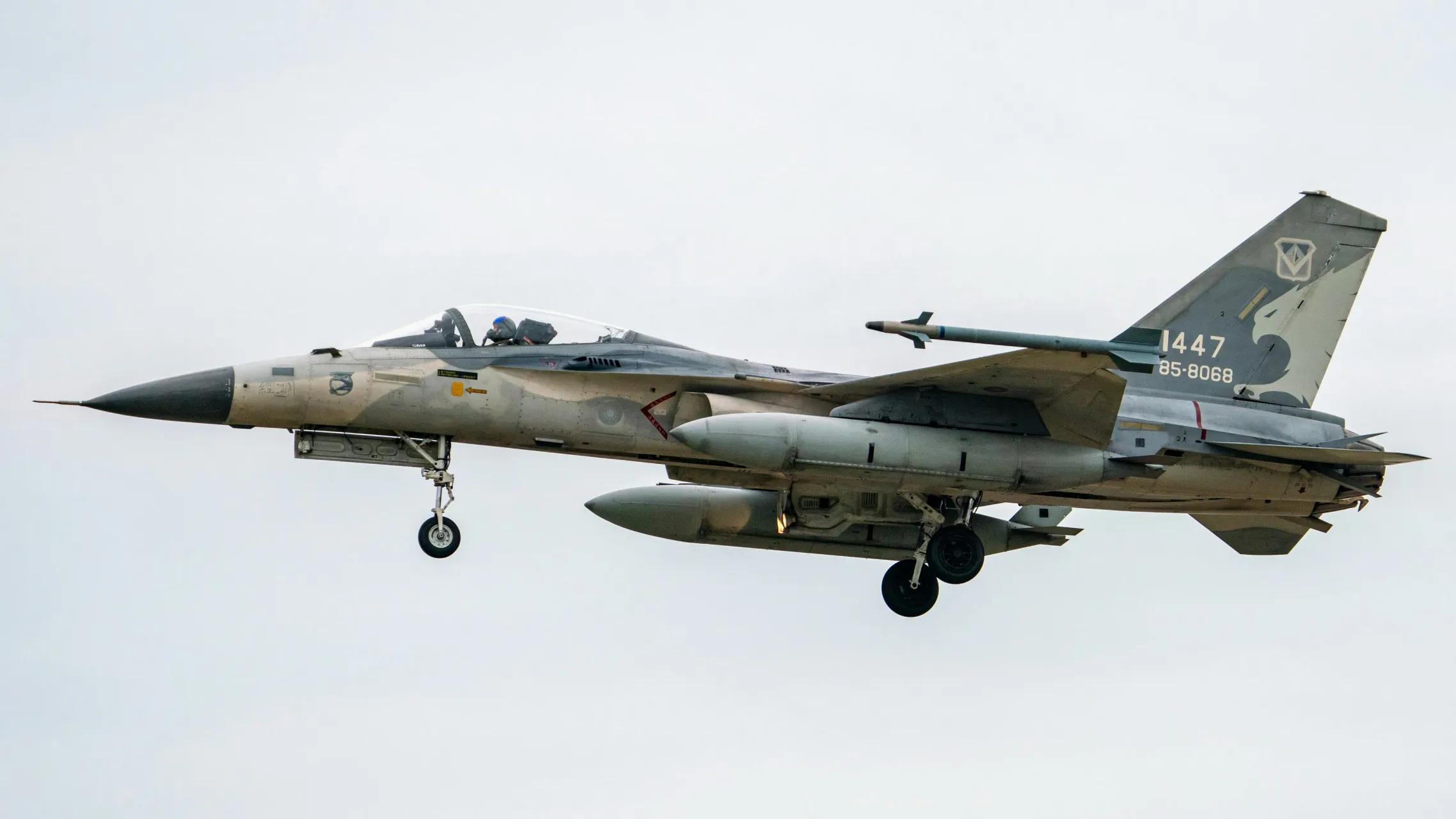 Taiwan IDF female fighter pilot: As long as the commander gives an ...