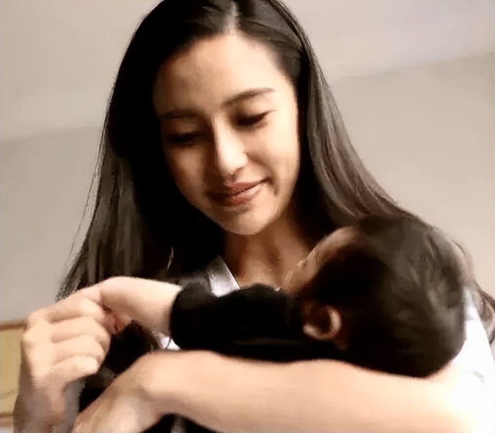 Smoking, drinking, script killing!Yang Ying's pure image was destroyed, all because of careless ...