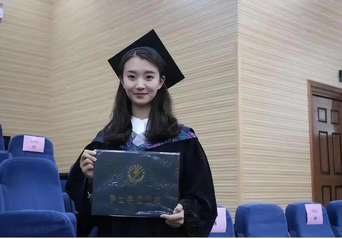 With good wind, Qian Lulu climbed up on the shoulders of her 4 husbands in 12 years, and became ...