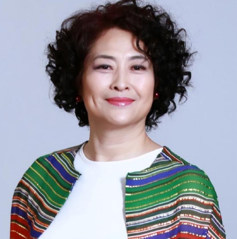 Actor Xu Di: She has been in love with her first love husband for 41 ...