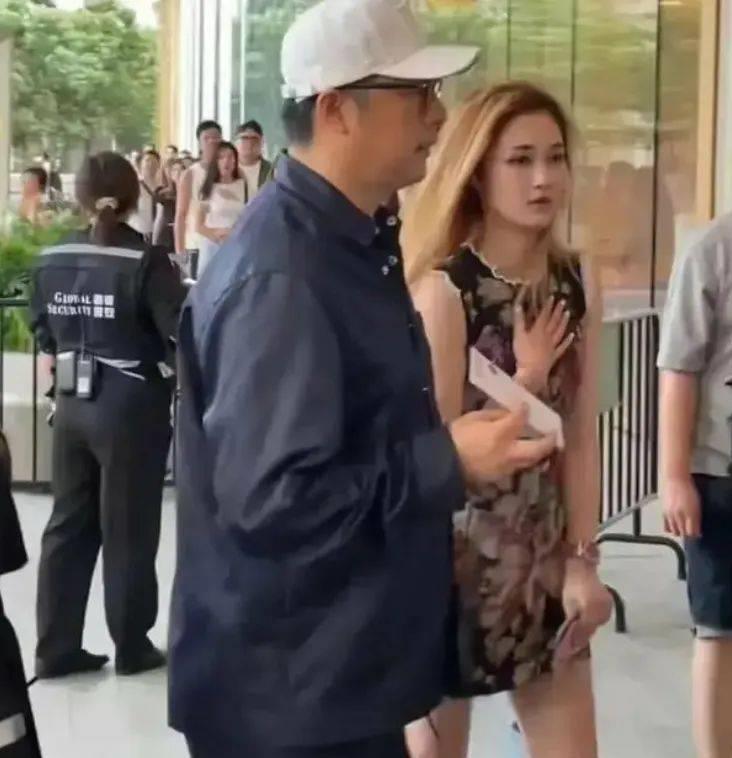 Wang Yuelun's new relationship was exposed and he did indecent things ...
