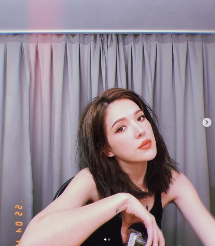 Beautiful from small to big!Xu Weining's "19-year-old tender photos" exposed on the Internet are ...