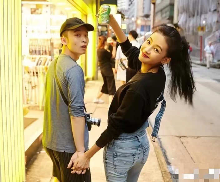 Sun Yi was met by chance in Sanya, wearing a 100-yuan suspender with a ...