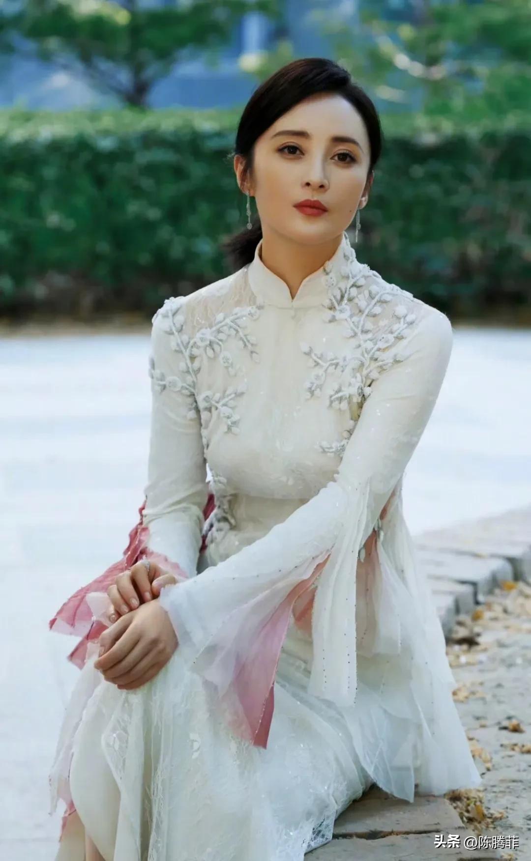 Jiang Qinqin is as gentle as water, with a compelling aura, a peerless ...