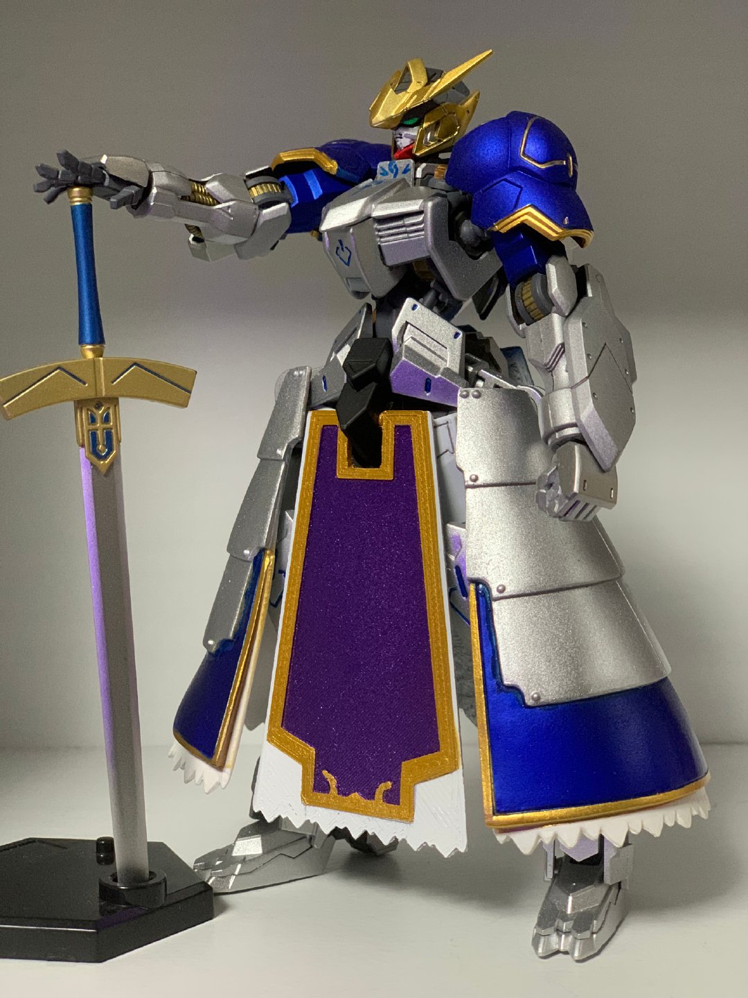 Barbatos Gundam's new form Saber Vise Merlin: Do you dare to defy me ...