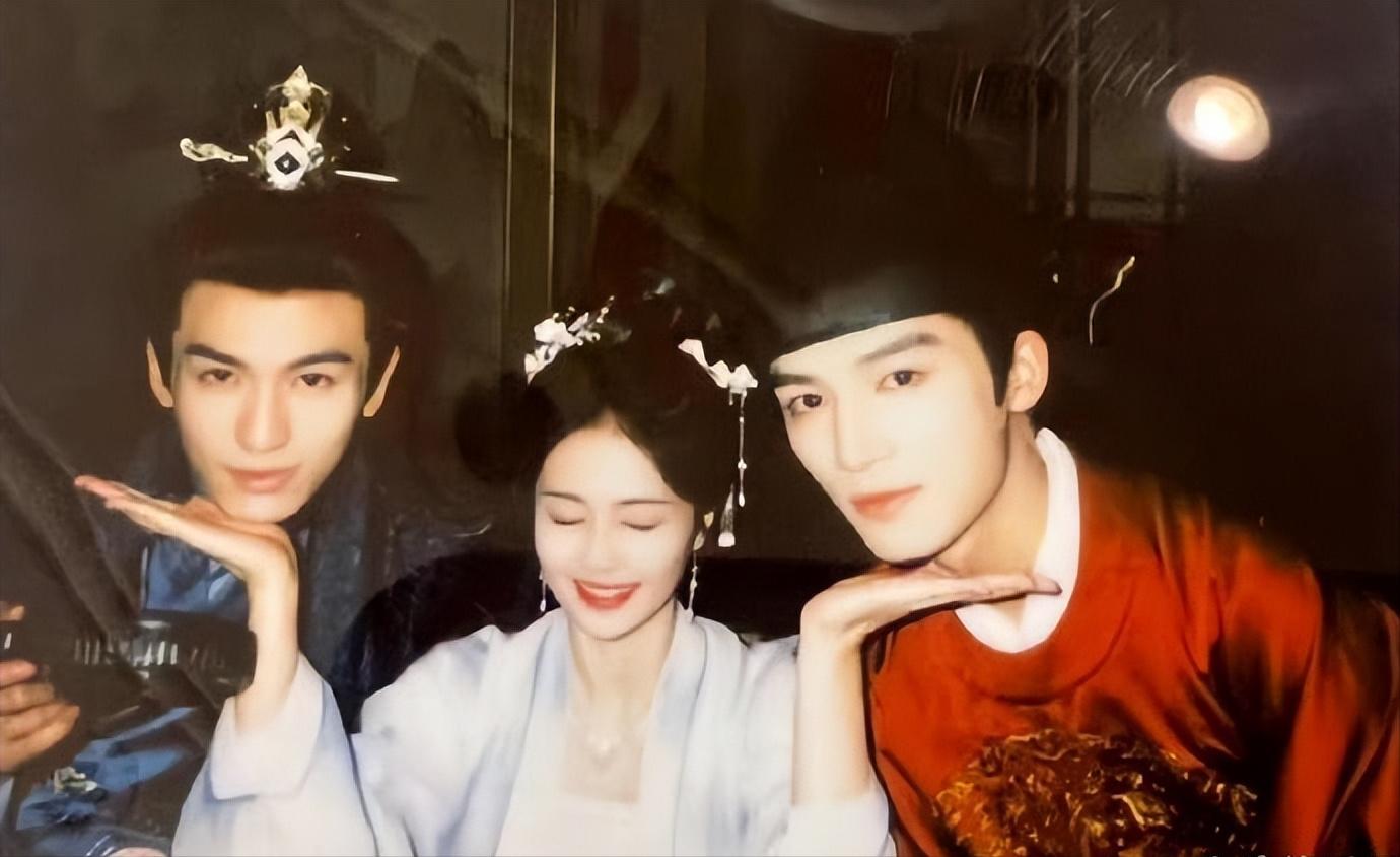 Bailu Zhang Linghe's love exposure is suspected of being in love because of drama?Bailu compares ...