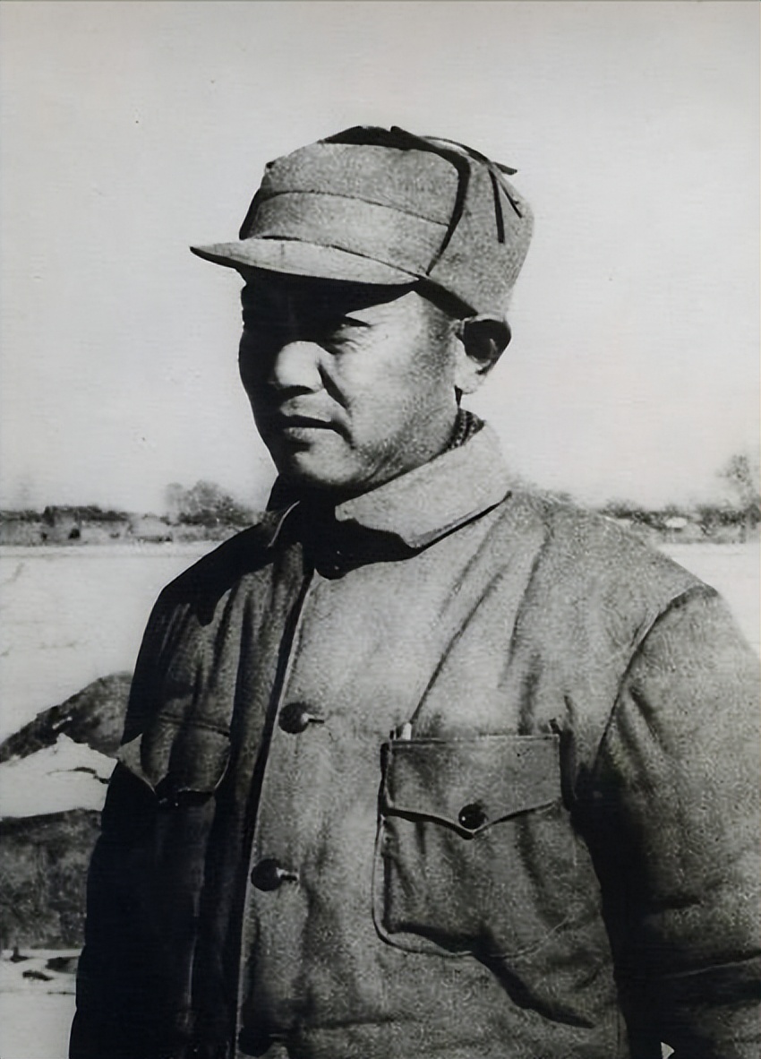 Xu Xiangqian asked Li Xiannian to give out a few silver dollars to ...