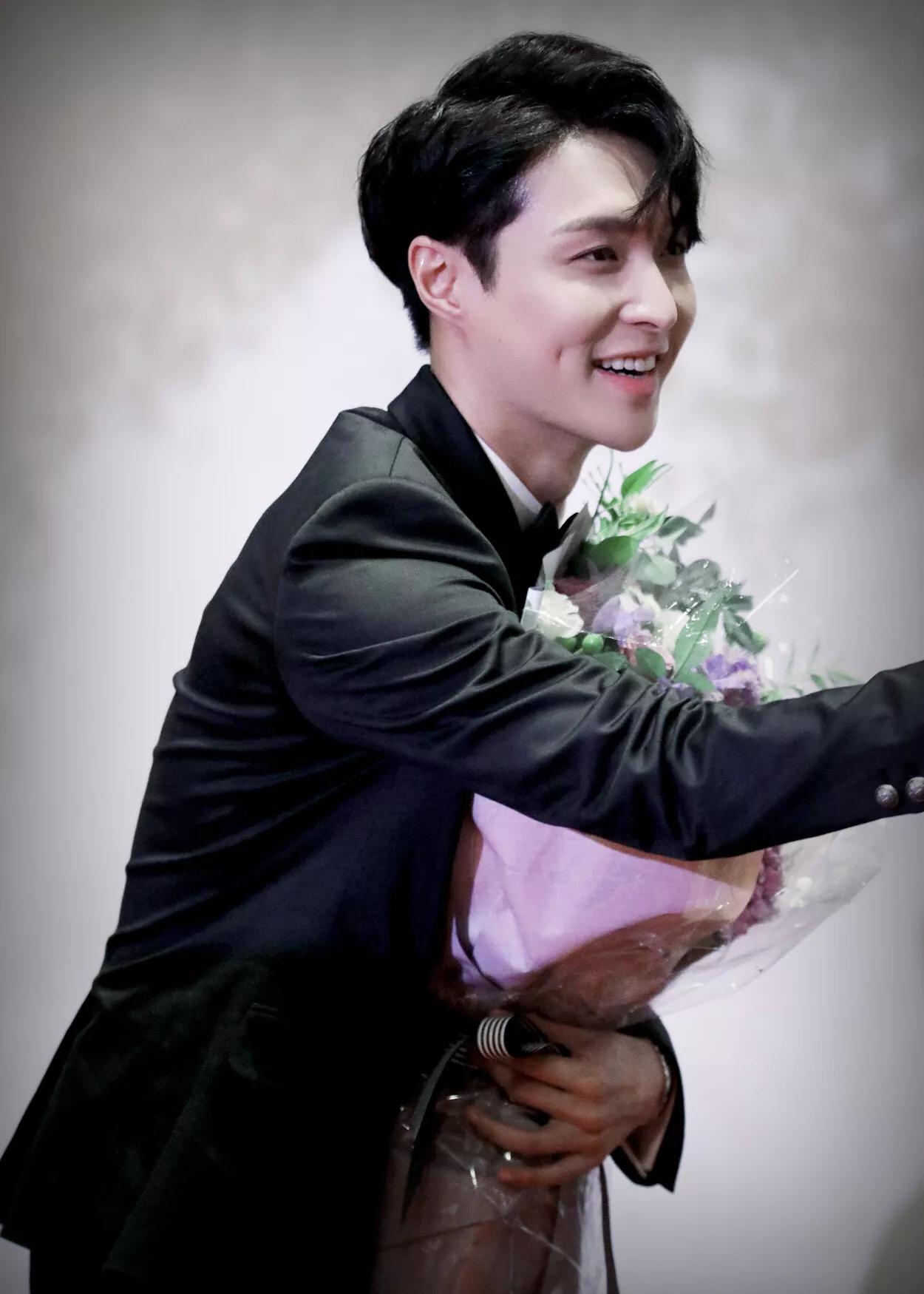 Handsome Zhang Yixing - iNEWS