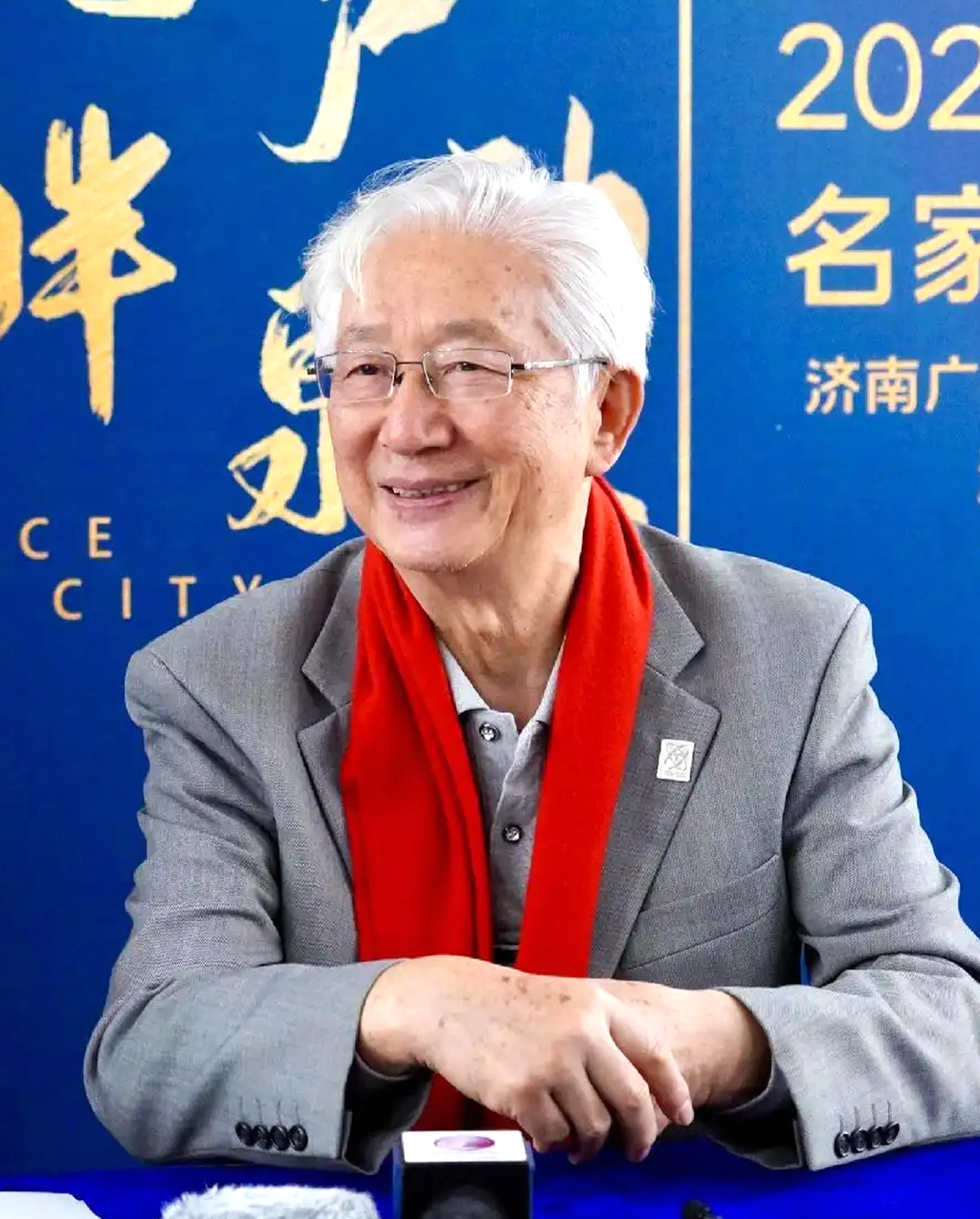 The famous host Chen Duo recently appeared, once hosted "Talking about ...