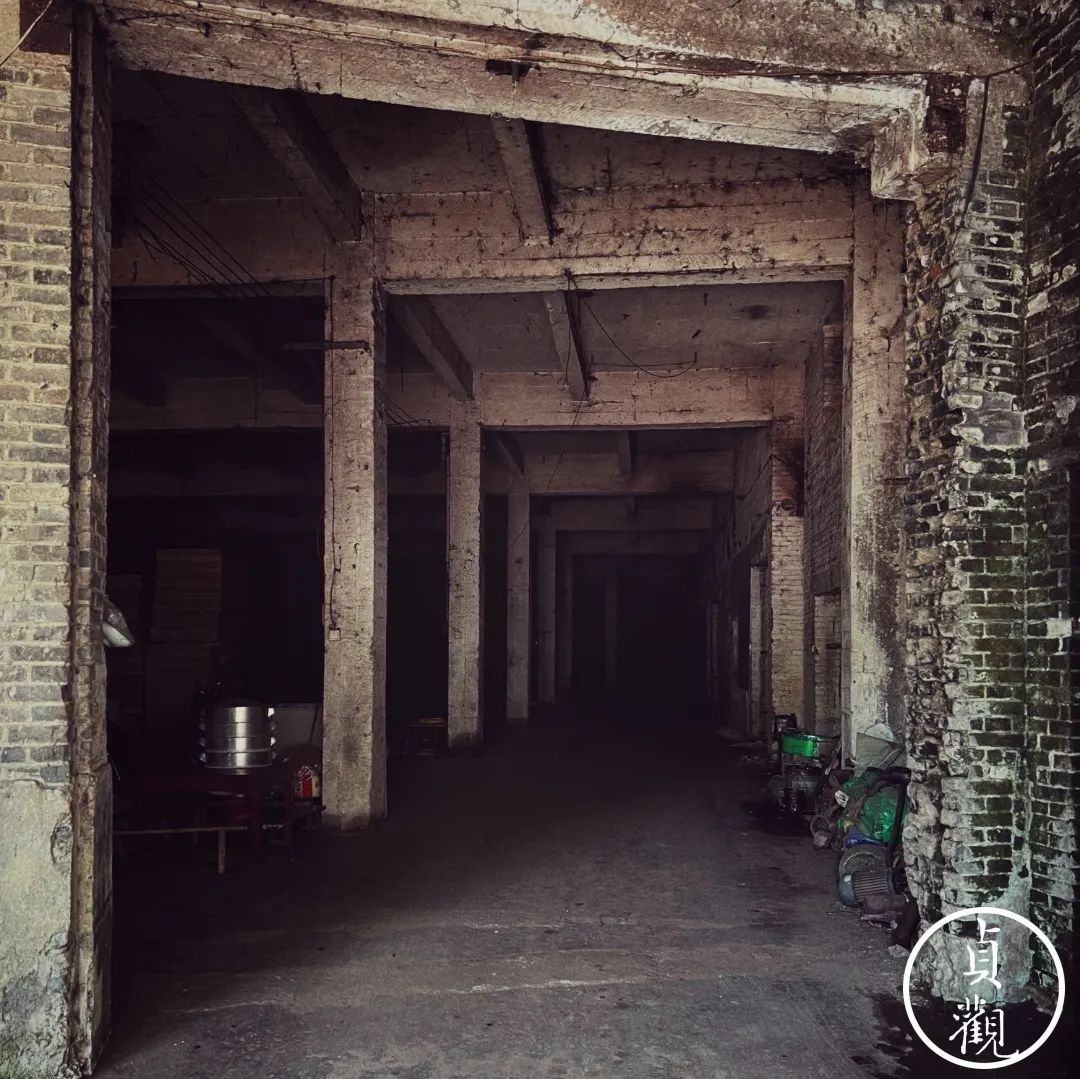 Exploring Hanzhong's old third-line factory built in a tiankeng ...