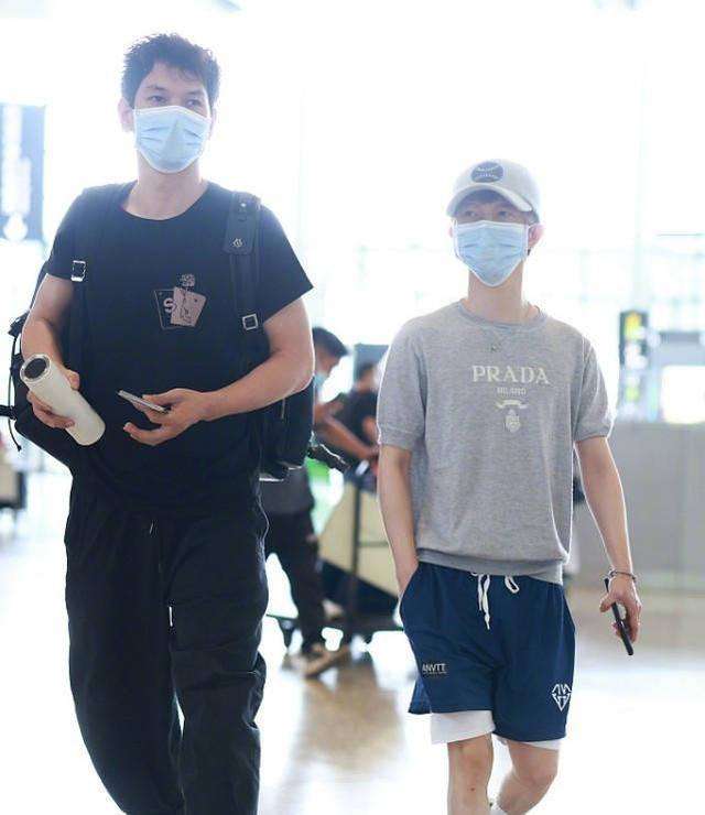 Assistant Guo Jingming was instructed to go downstairs to pick up Yang ...