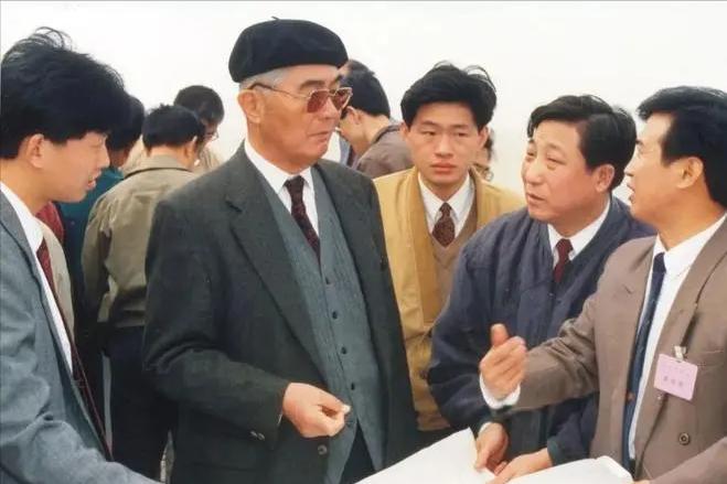 Rong Yiren, a red capitalist, passed away at the age of 89. As China's ...