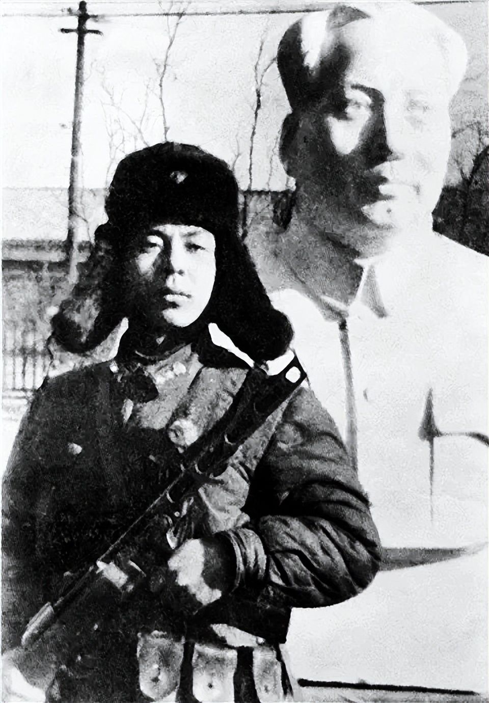 Lei Feng "drag racing" in front of Tiananmen Square on a motorcycle ...