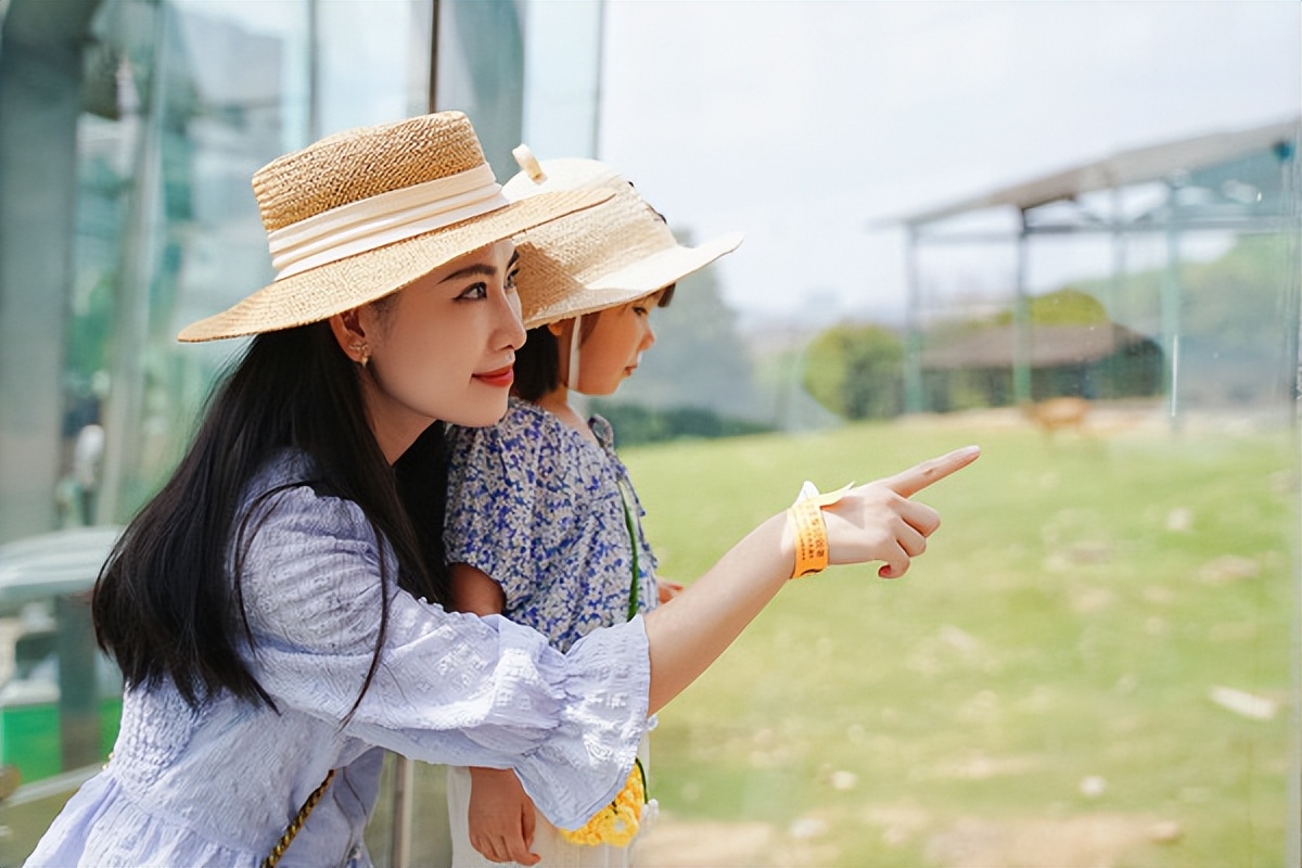 Take advantage of the few people to have fun in Wuxi Zoo - iNEWS