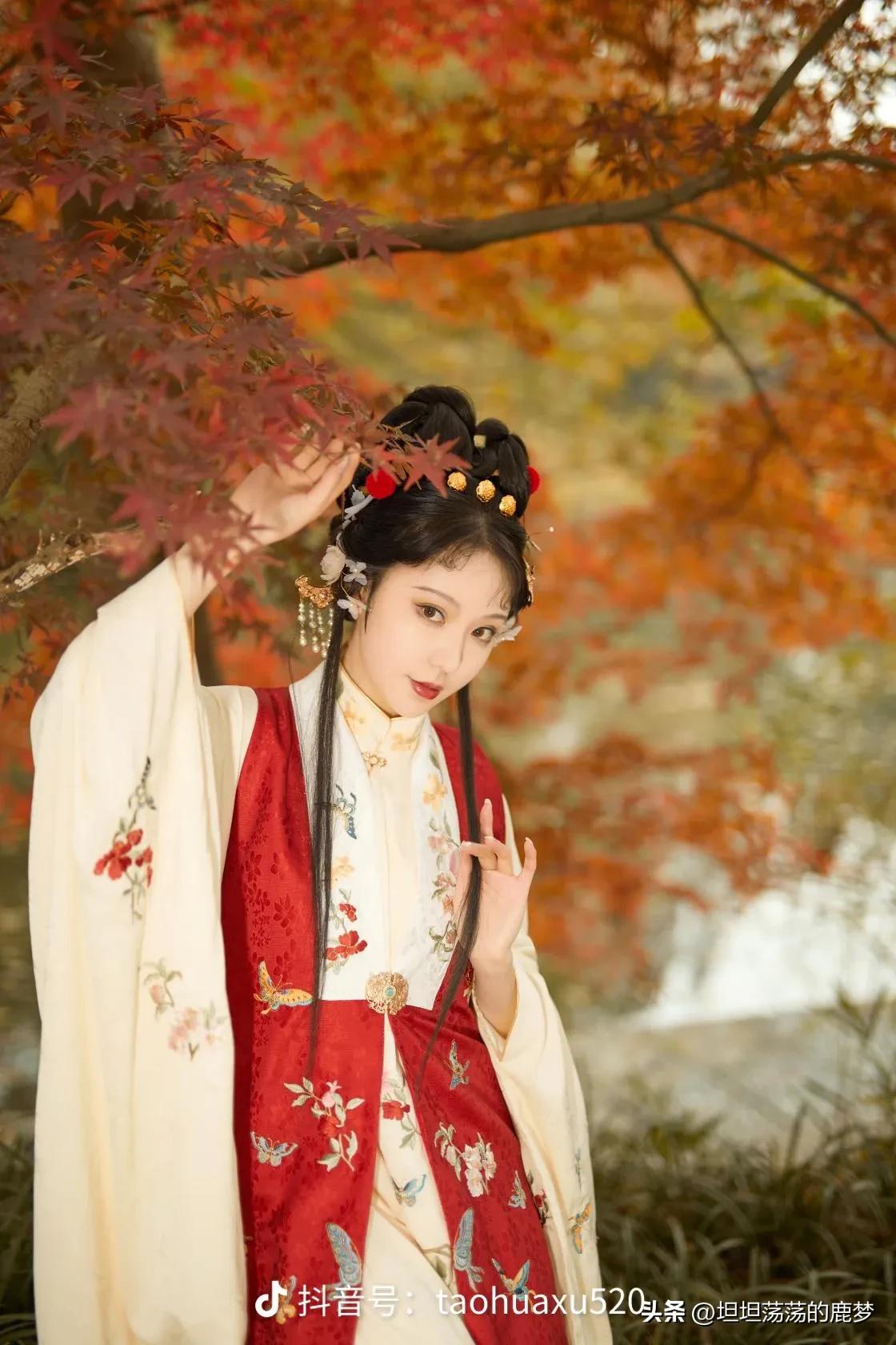 Autumn Hanfu photo - iNEWS