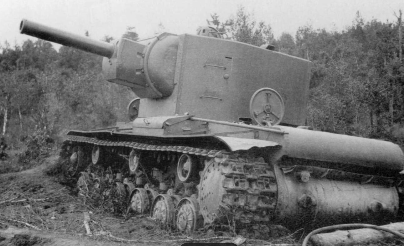 In the Battle of La Seniai, a giant tank of the Soviet army singled out ...
