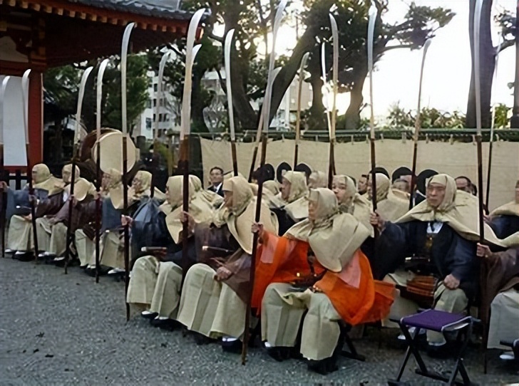 How did the samurai class in ancient Japan change the development of ...