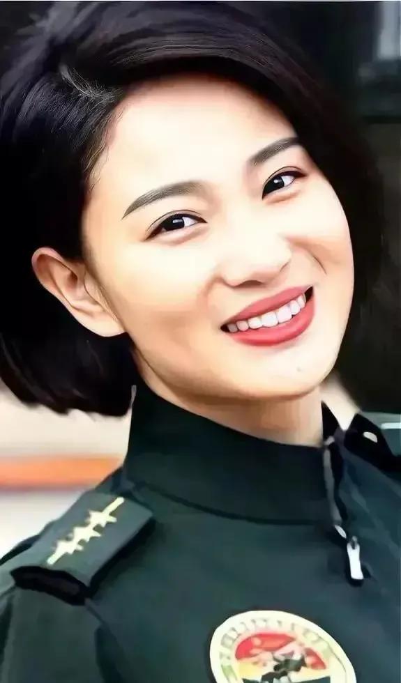 "Military Goddess" Hou Mengsha, an excellent actor from Dalian - iNEWS